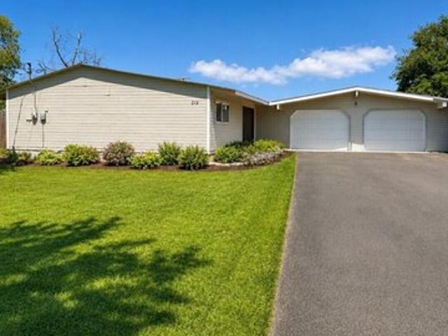 214 Carswell Dr, Moses Lake, WA 98837