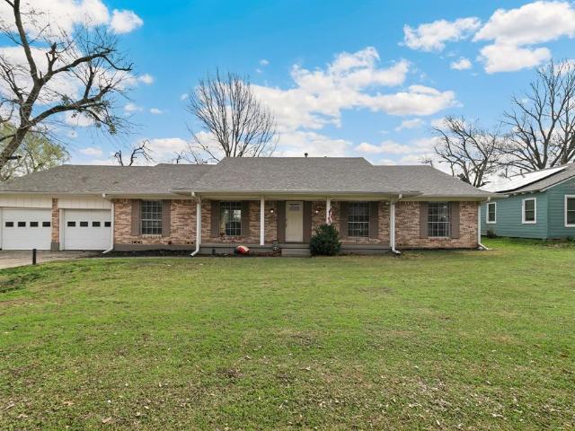 214 Center St, Whitesboro, TX 76273 | MLS #21198