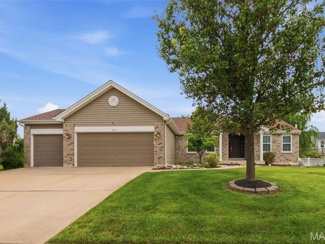 214 Charging Bear Dr, Wentzville, MO 63385