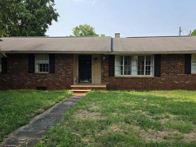 214 Chestnut St, Sweetwater, TN 37874