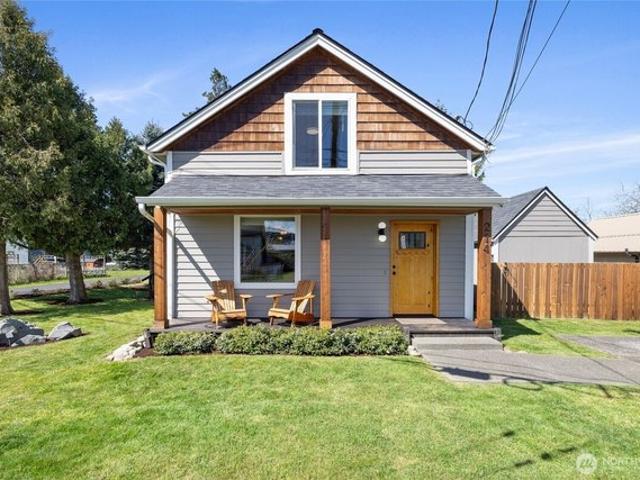 214 Adams Ave S, Eatonville, WA 98328