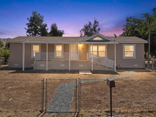 214 Baxley St, Porterville, CA 93257