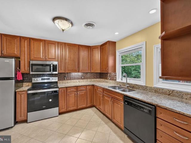 214 Glade Boulevard