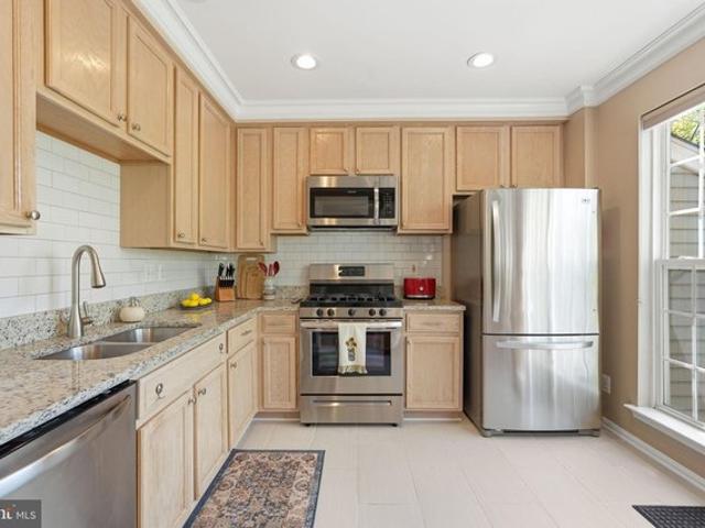 214 D Fallsgrove Blvd Unit 12, Rockville, MD 20850