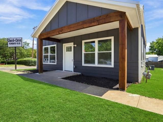 214 D St, Whitesboro, TX 76273