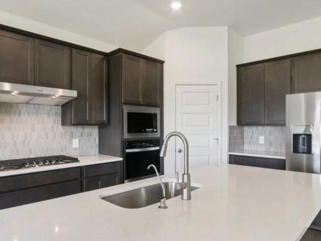 214 Divisadero Dr