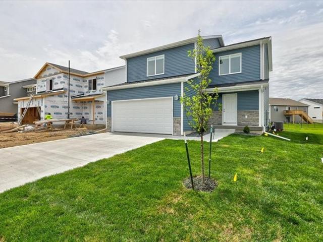 214 E 4th St N, Newton, IA 50208