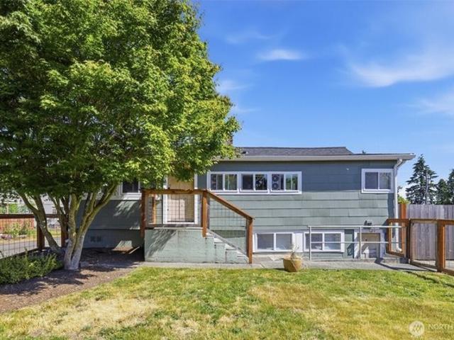 214 E 68th St, Tacoma, WA 98404