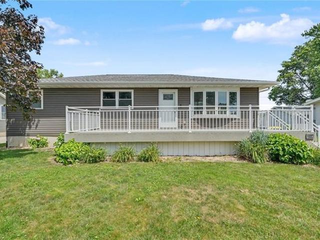 214 E Washington St, Norway, IA 52318
