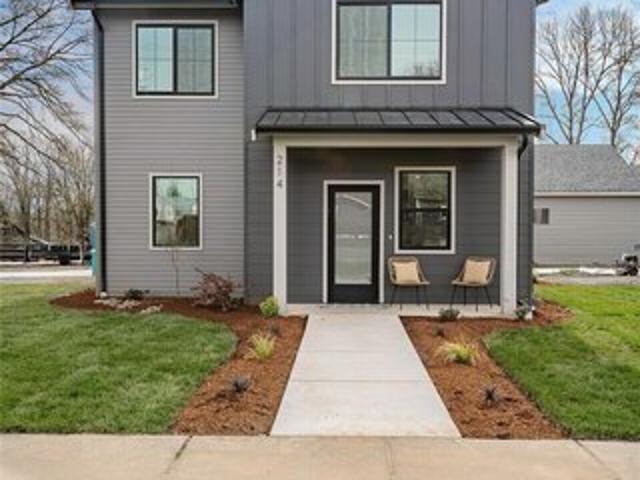 214 E Grover St, Lynden, WA 98264