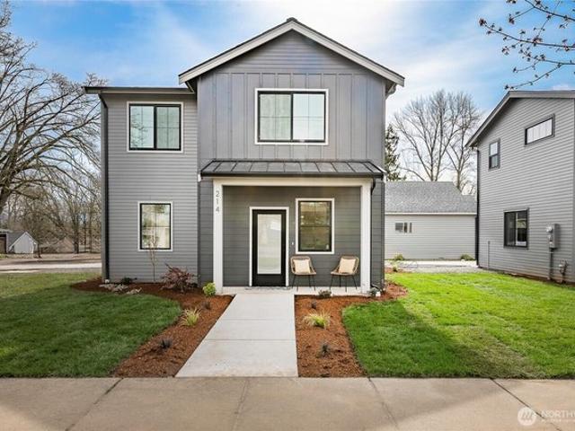 214 E Grover St, Lynden, WA 98264