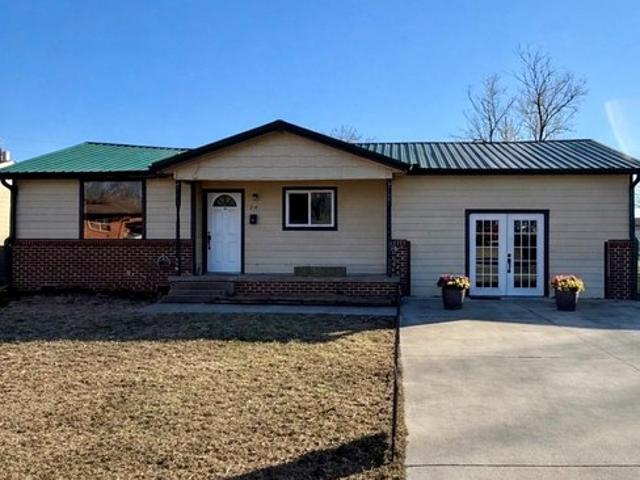 214 E Pine Pl, Skiatook, OK 74070