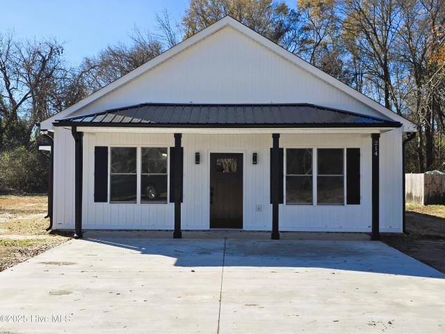 214 E Railroad Street
