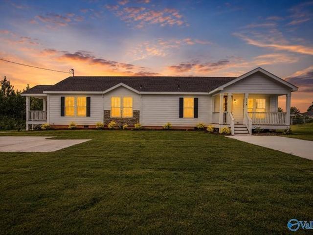 214 Fern Bank Dr, Hazel Green, AL 35750