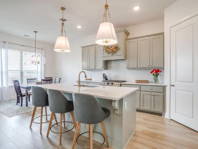 214 Observation Drive N