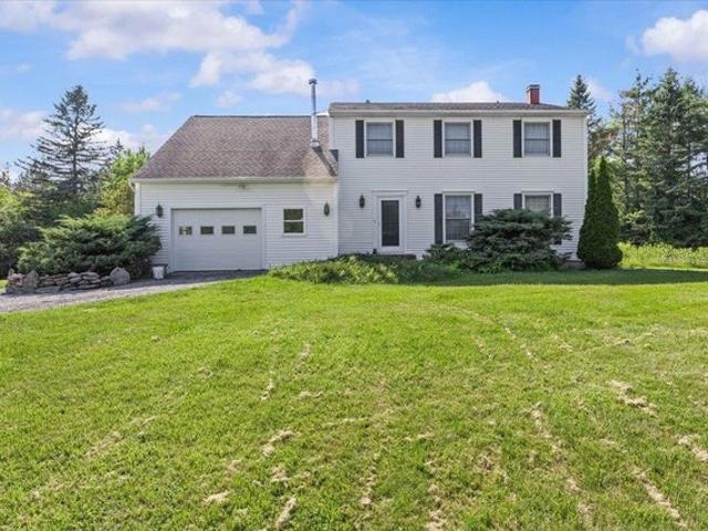 214 Old Stage Rd, Essex, VT 05452