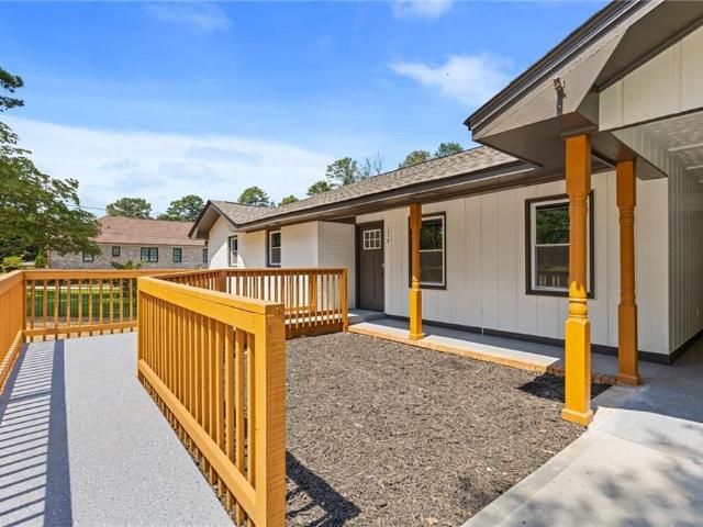 214 Lester Road NW