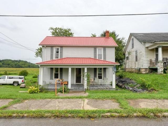 214 Main St NW, Lore City, OH 43755