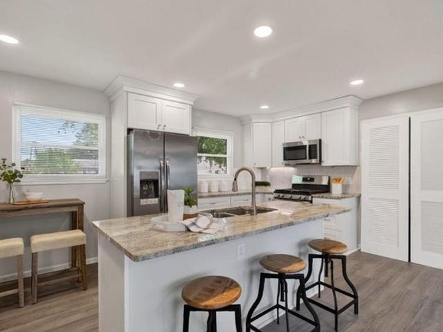 214 Martha Lee Dr, Hampton, VA 23666
