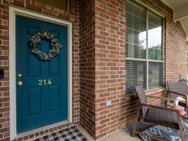 214 McClendon Ln, Longview, TX 75605