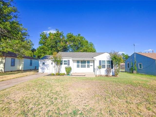 214 N 17th St, Chickasha, OK 73018