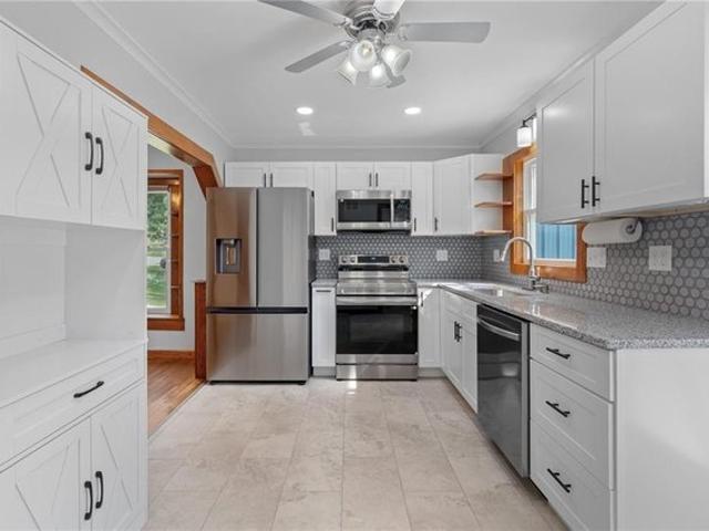 214 N Center St, Cameron, MO 64429