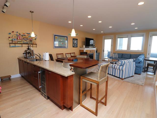 214 N Decatur Ave