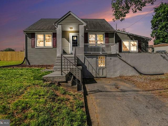 214 N Railroad St, Hummelstown, PA 17036