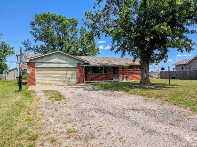 214 N Sedgwick Ave, Burrton, KS 67020