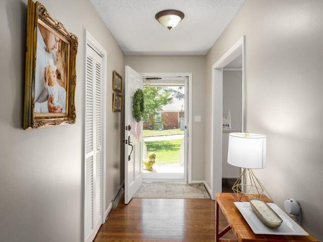 214 NW High St