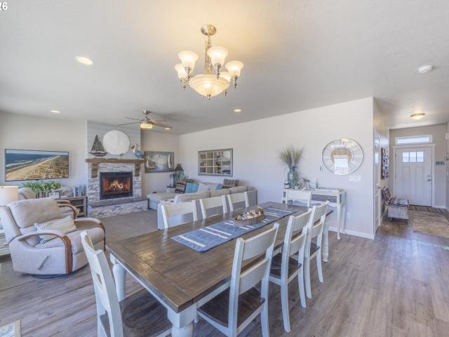 214 nw oceania dr
