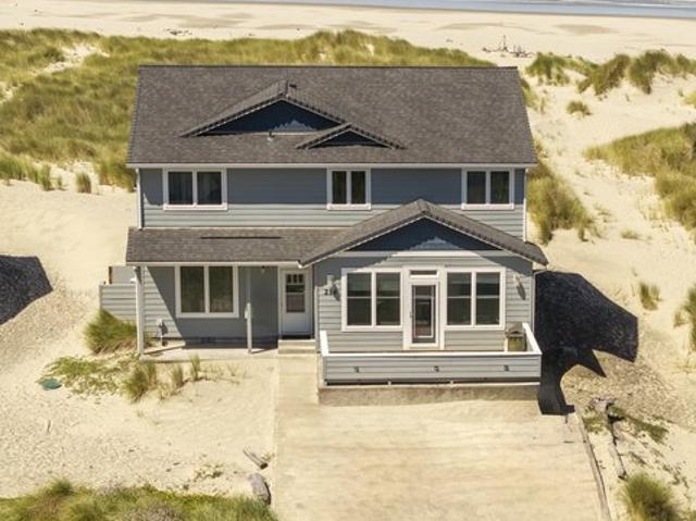 214 NW Oceania Dr, Waldport, OR 97394