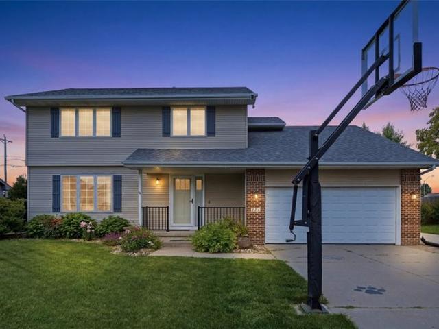 214 NW Ridgeline Dr, Ankeny, IA 50023