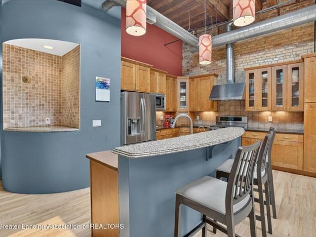 214 S Washington Sq Apt 4, Lansing, MI 48933