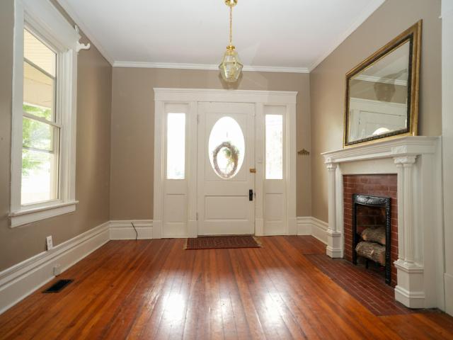 214 S Burns Avenue