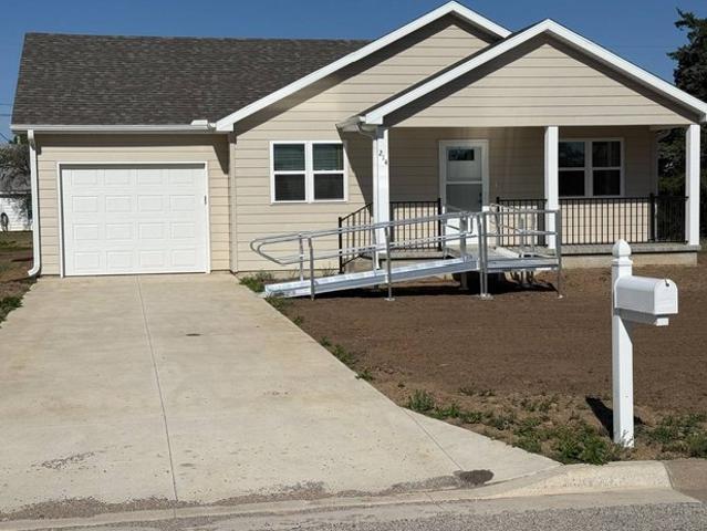 214 S Pearl St, Saint John, KS 67576