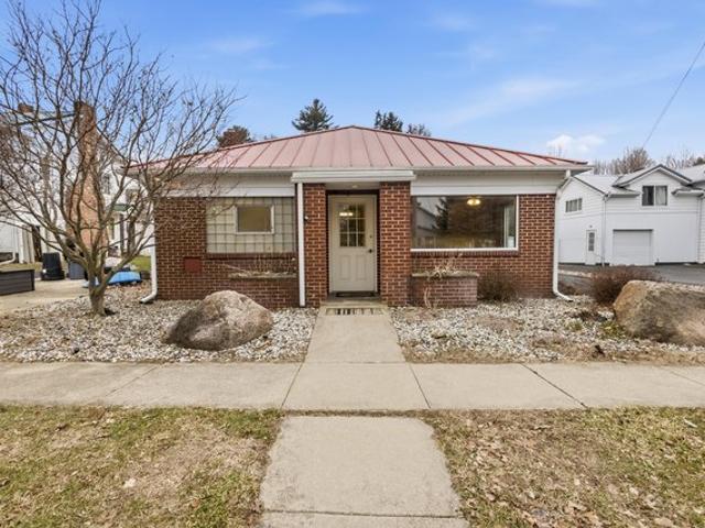 214 South St, Jonesville, MI 49250