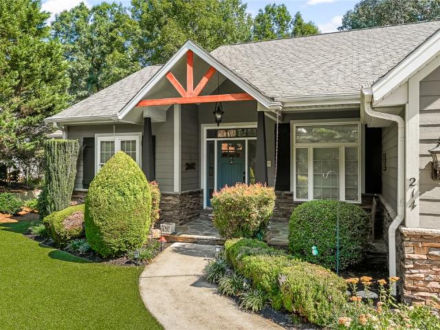 214 South Summit Drive