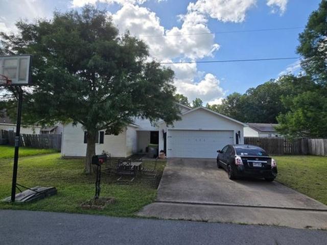 214 Spring Branch Dr, Benton, AR 72015