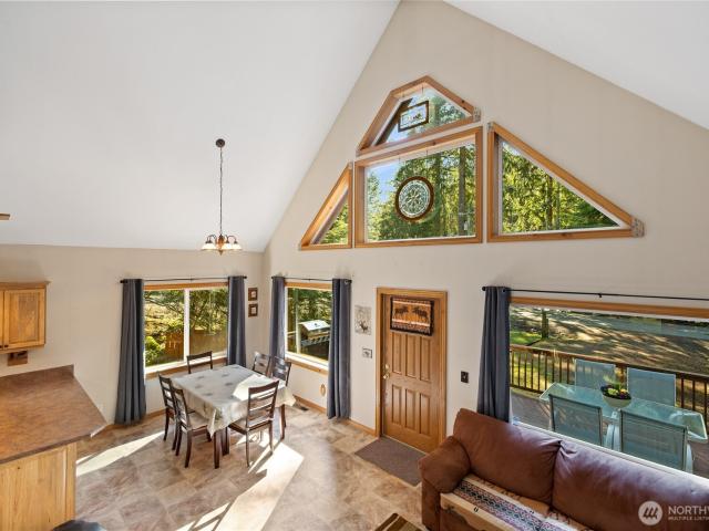 214 Paradise Dr