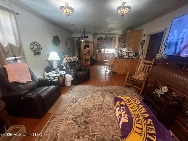 214 Querens Avenue