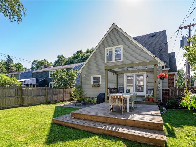 214 Roycroft Boulevard