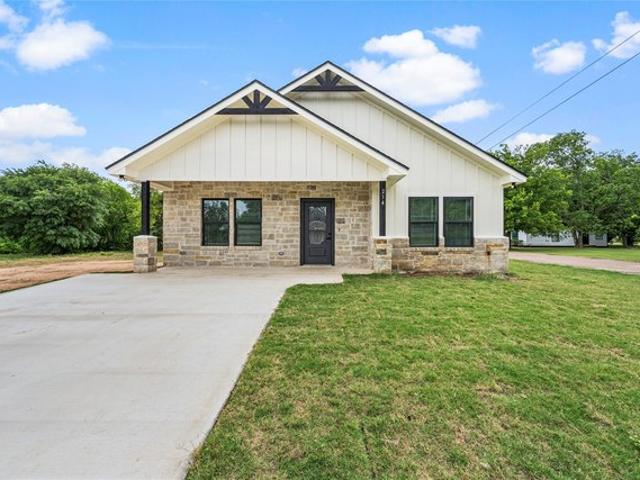 214 Rogers St, McGregor, TX 76657