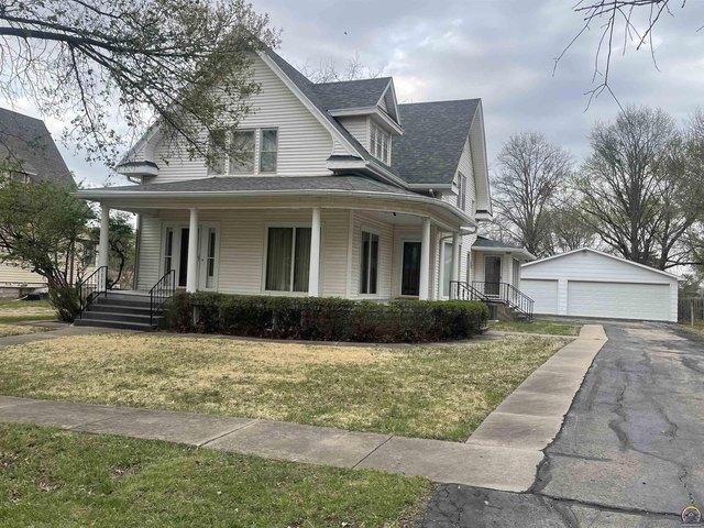 214 W 5th St, Lebo, KS 66856