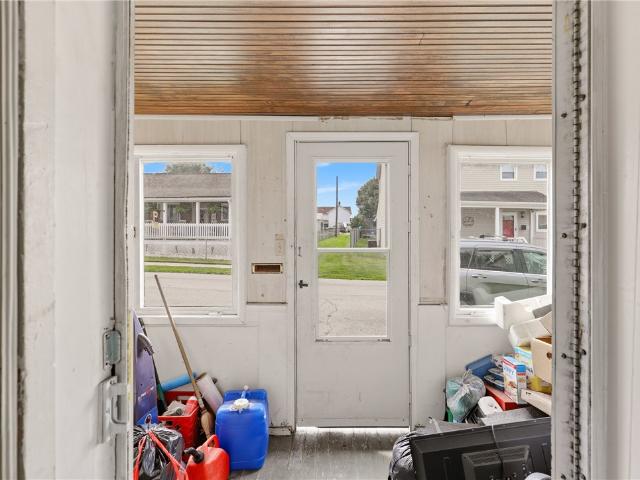 214 W Vine St