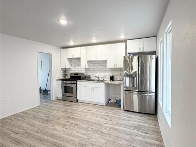 214 W Dorothy Street