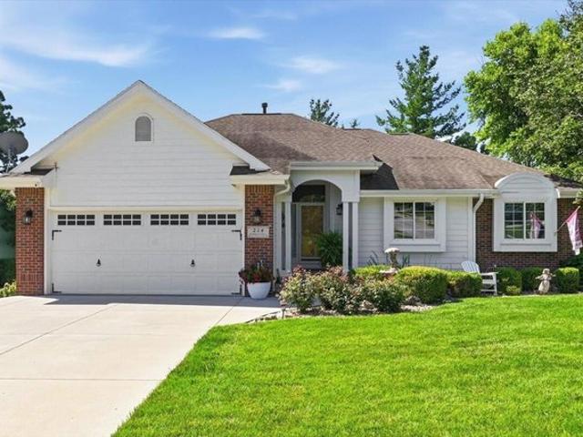 214 Woodbury Cir, Council Bluffs, IA 51503