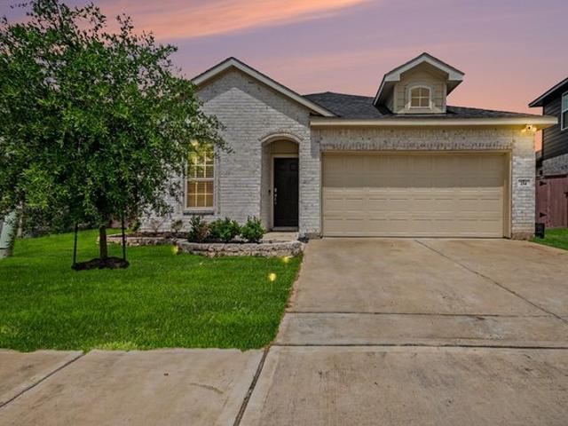 214 Water Grass Trl, Clute, TX 77531