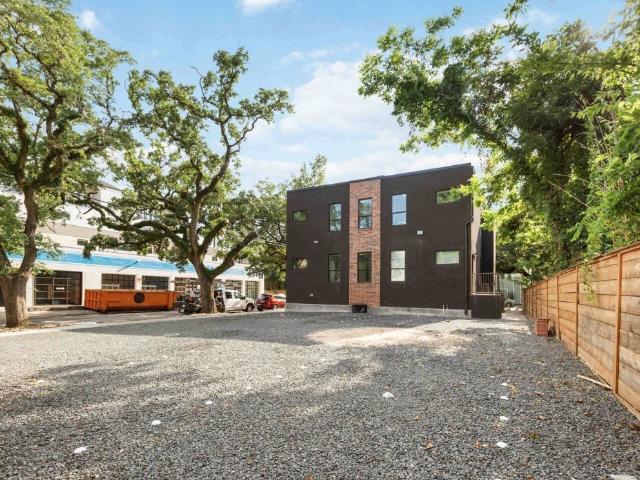 214 Welch St, Houston, TX 77006 | MLS #74358 | Compass