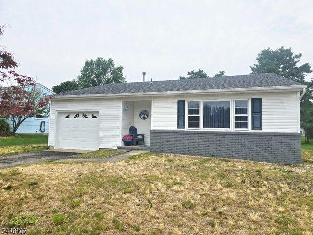 214 Westbrook Dr, Berkeley Township, NJ 08757